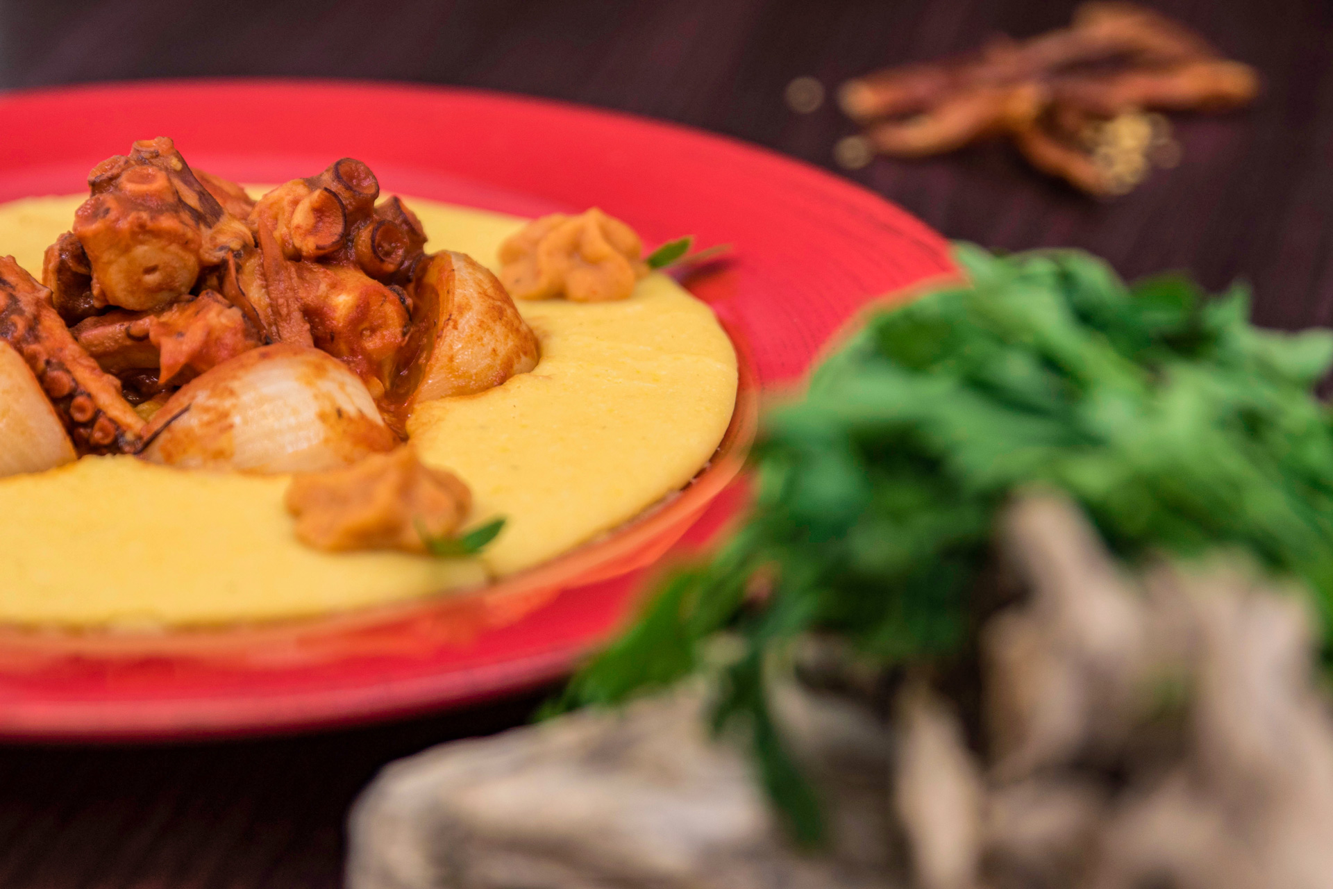 Octopus with split pea mash and pearl onions - 7 Thalasses